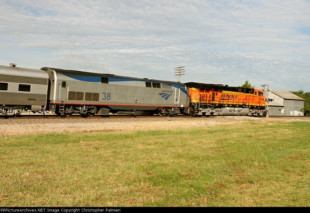 BNSF 7752 and AMTK 38